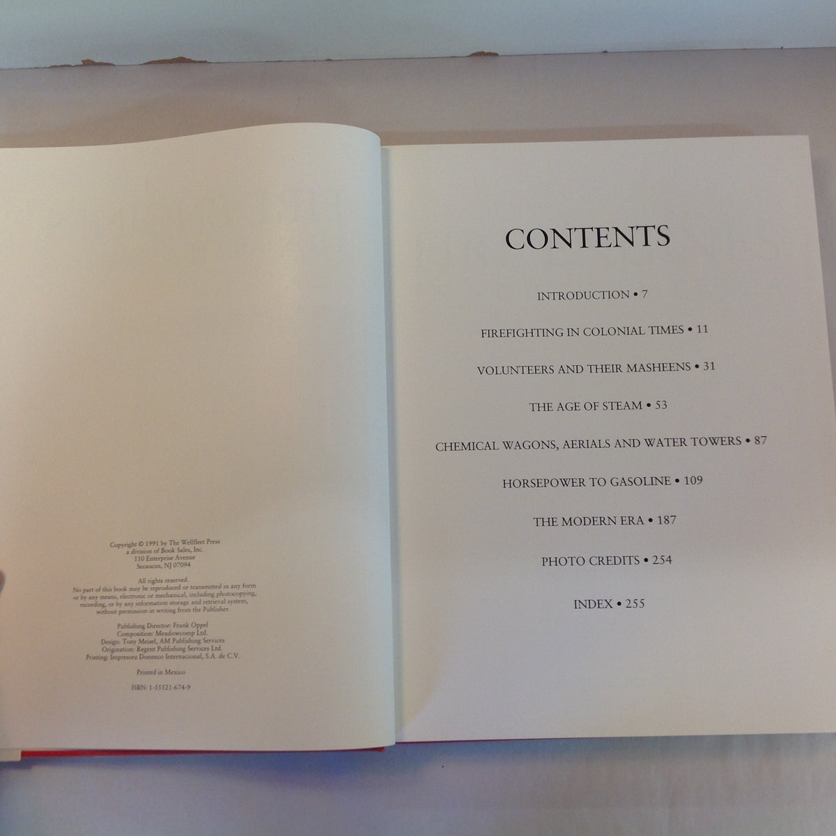 Vintage 1991 Pictorial Hardcover Fire Engines in North America: 450 Il ...